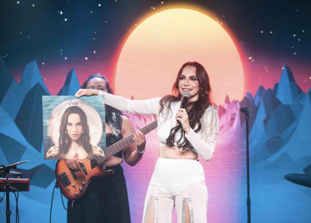 Judy Buendía lanza su emotiva canción “Te Dejo Ir” como parte de su ...